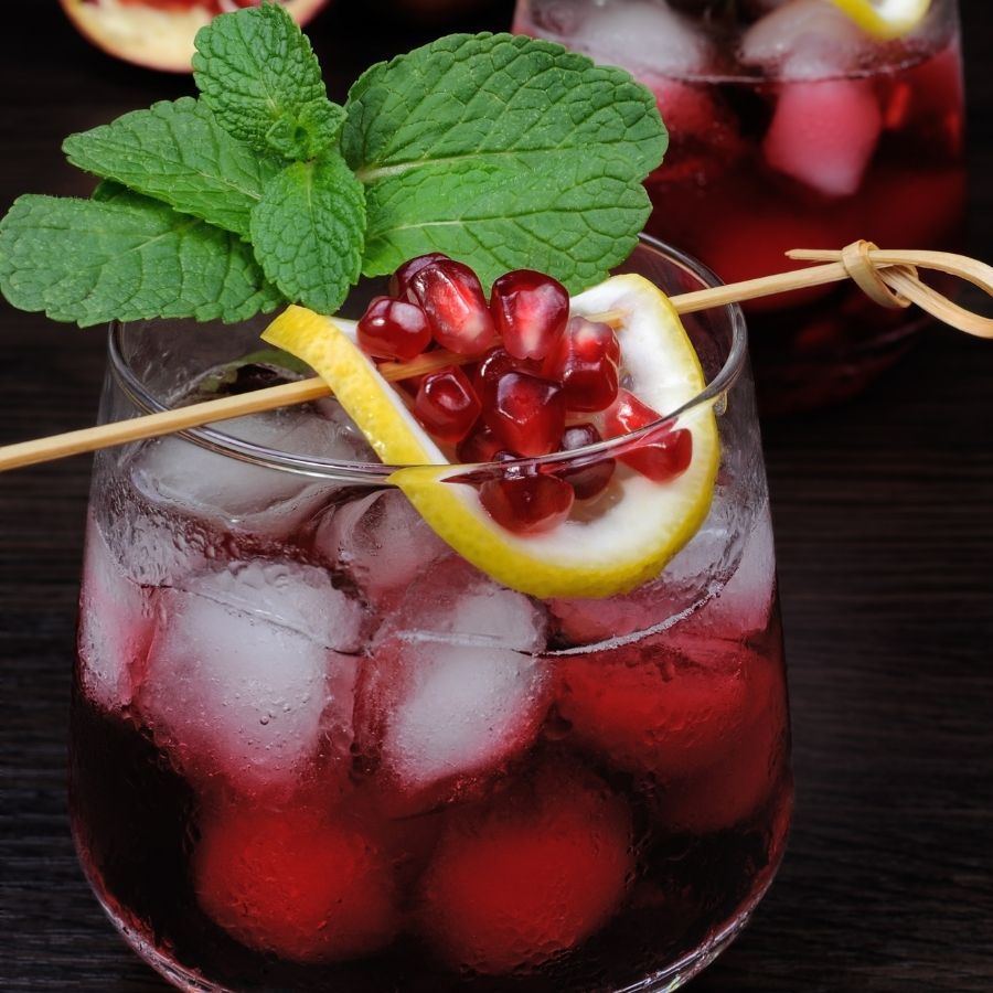 Raspberry & Pomegranate Pop | qarbo sparkling water recipes – Twenty-39